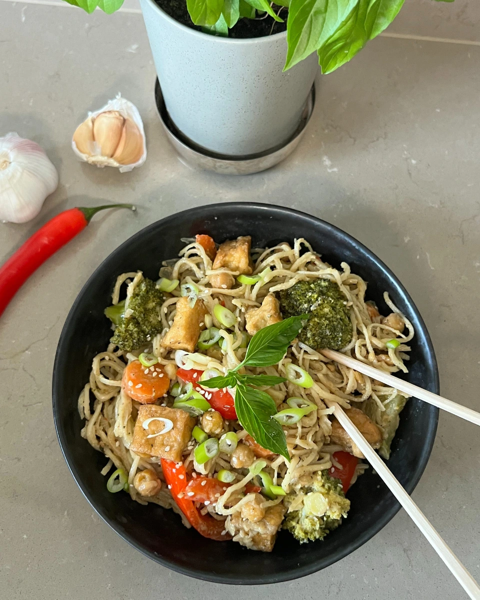 Thai grön curry med nudlar och friterad tofu - din nya favorit? | Yipin