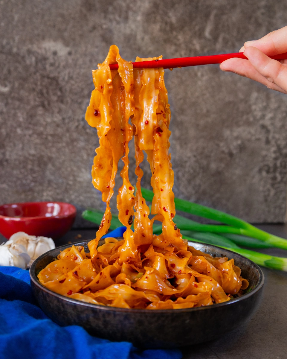 Snabba nudlar – Chili garlic noodles på 10 min | Yipin